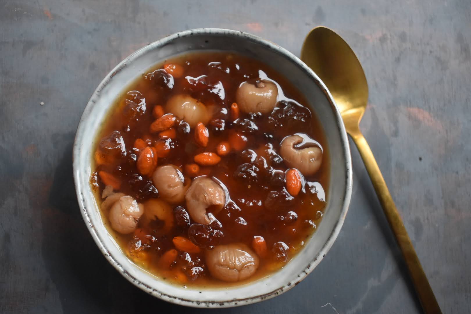 Peach gum with longan and goji berry - Makergardener